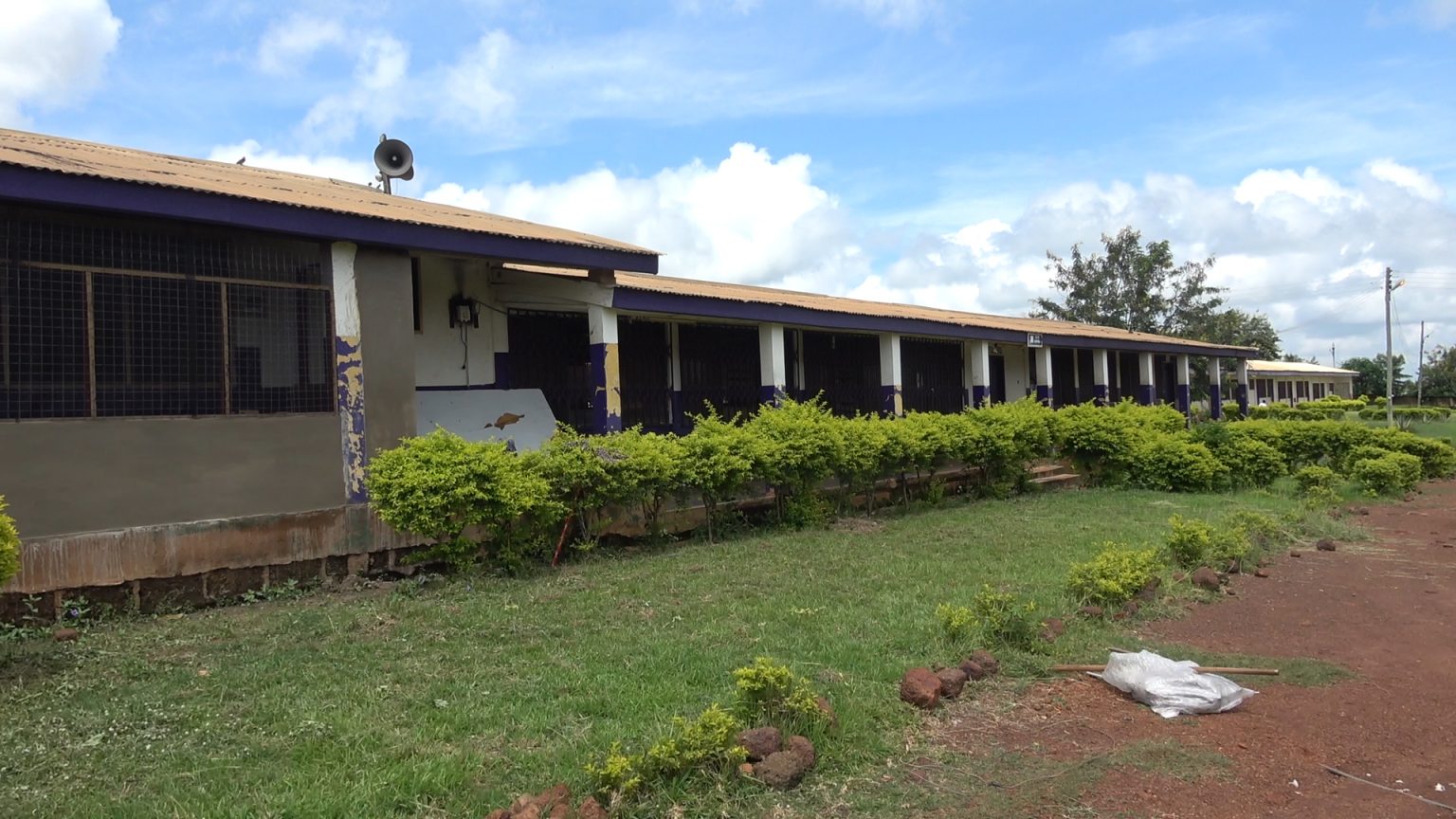 Yamfo Anglican SHS teachers stay off campus over inadequate ...